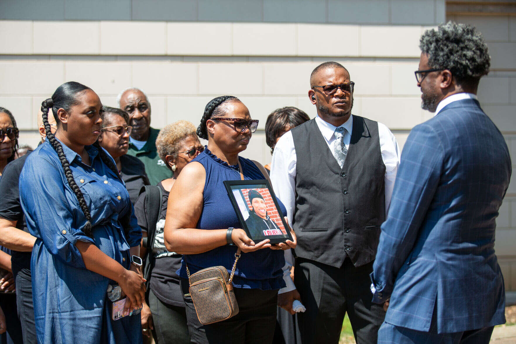 Family of BG man who died in police confrontation seeks answers ...