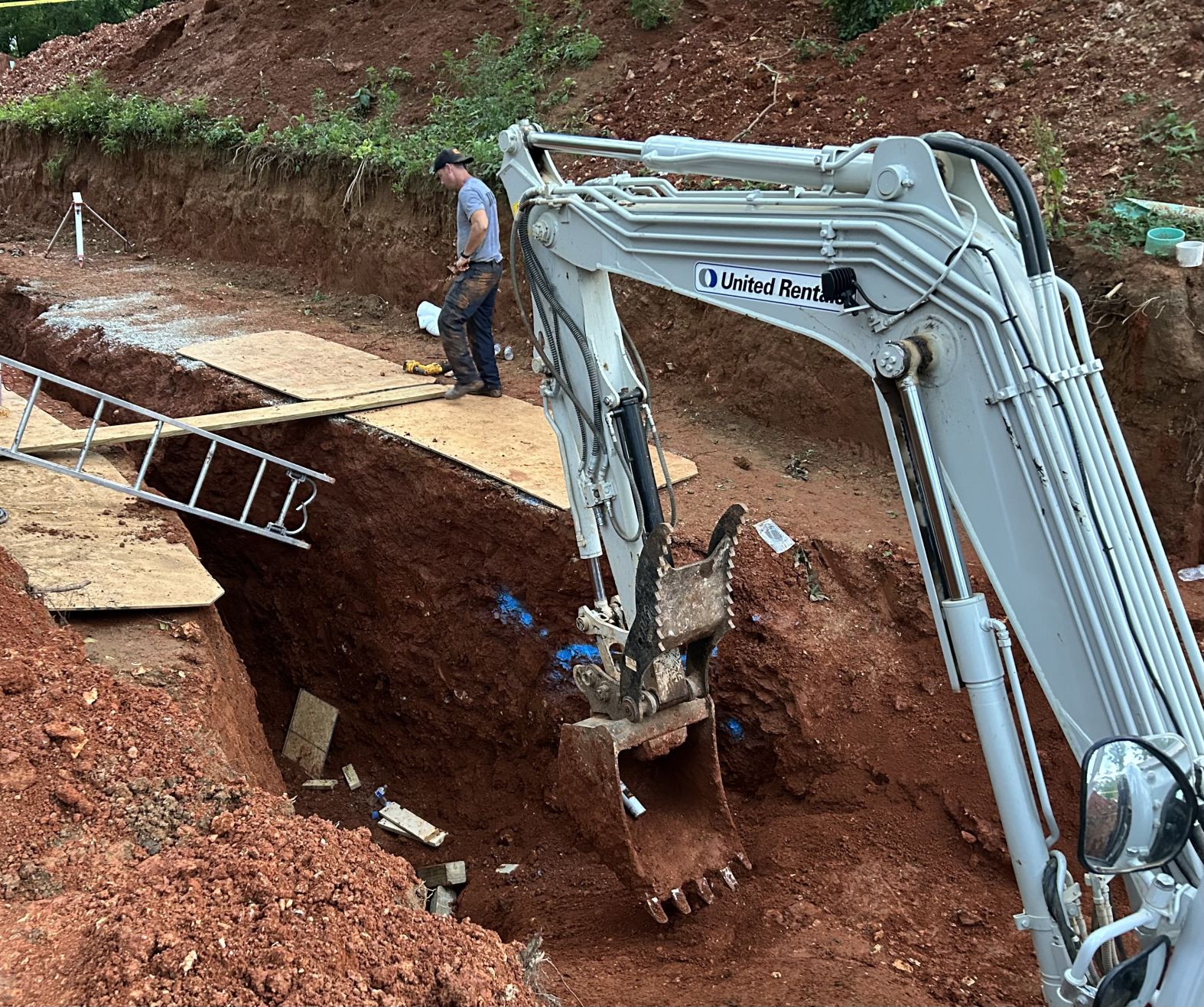 Woman in Cave City trench collapse rescued | Bowling Green Daily News