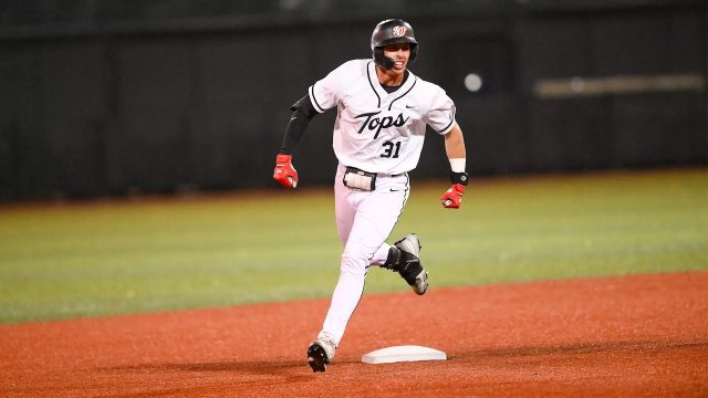 Late rally pushes No. 20 Tops past MTSU 9-5 | Bowling Green Daily News