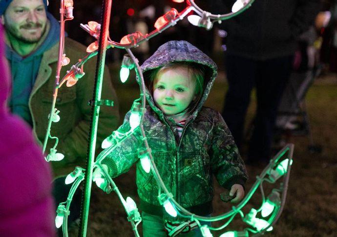 Xmas festivities light up Bowling Green | Bowling Green Daily News