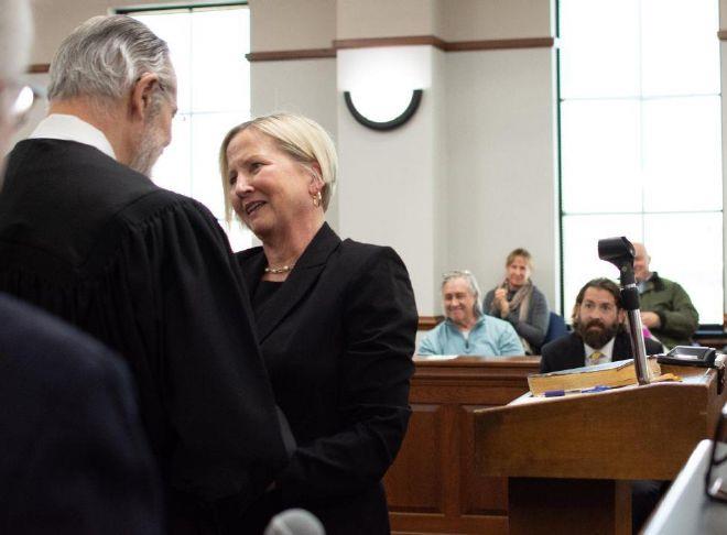 Simpson sworn in as family court judge | Bowling Green Daily News